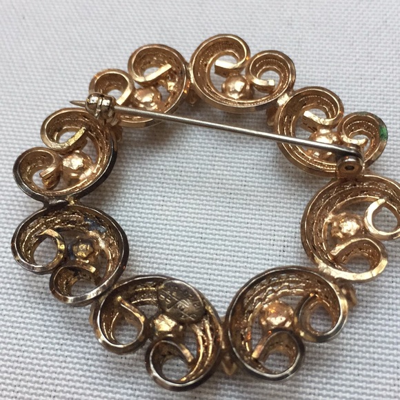Jewelry | Vintage Jeweled Circle Pin | Poshmark